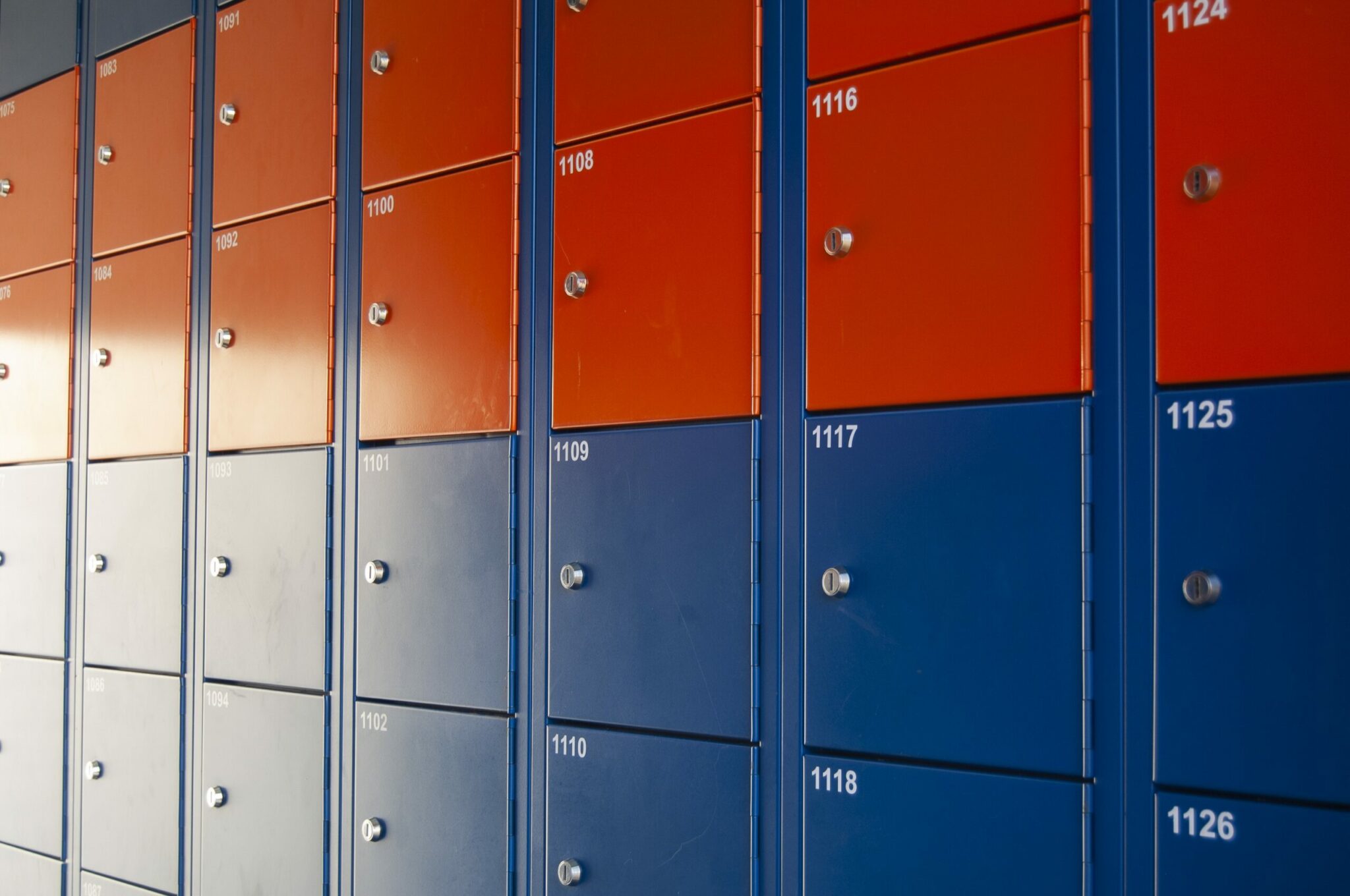 Lockers Industry- Liquid-Electrostatic-Spray-Coating